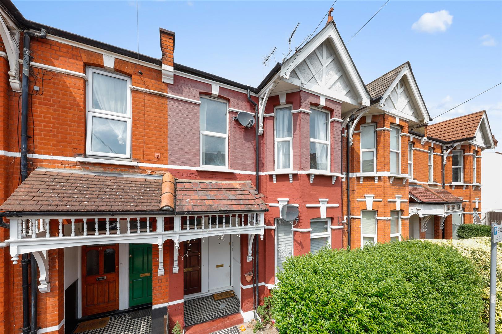 3 Bed, 1 Bath Property For Rent in Temple Road, NW2